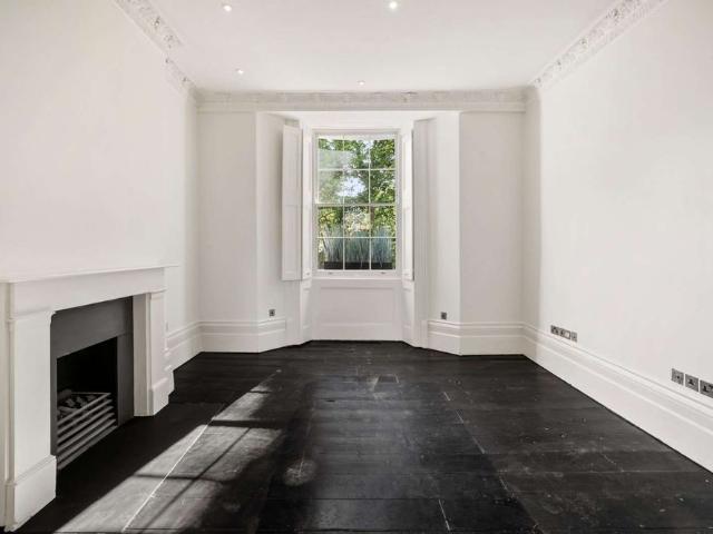 Beautiful Victorian townhouse overlooking a communal garden square