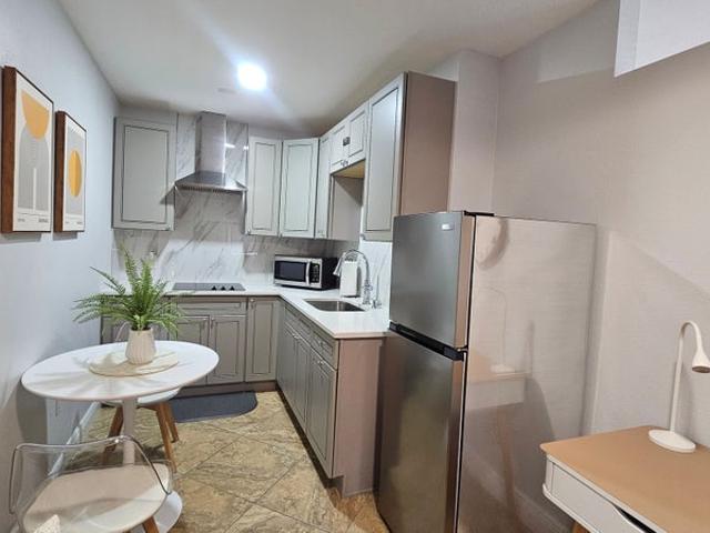 Beautifulfully furnished studio in excellent condi