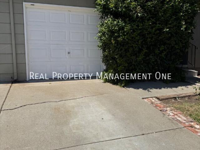 Beautifully Updated 2 Bedroom Home Near Freeway Access