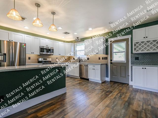 Beautifully Updated 3 Bed 1.5 Bath Home Modern Upgrades Throughout