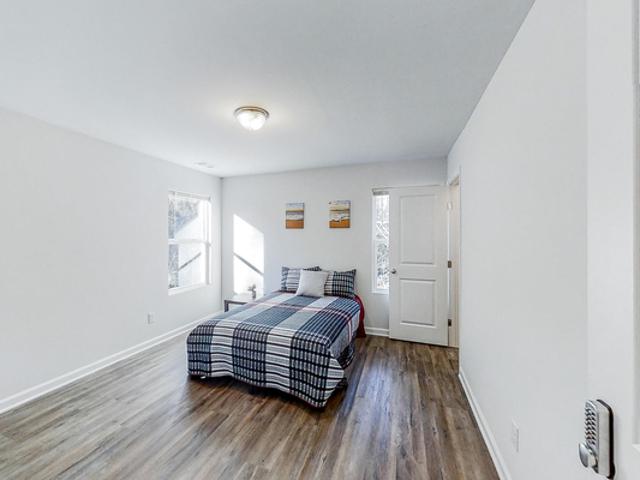 Beautifully Upgraded Luxury Home Free Fast Wi Fi Cleaning Services Included0.1 Miles Away from Public TransportationMove In Fees Waived ‼Smart Lock Rooms