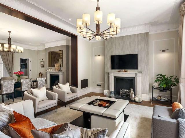 Beautifully and comprehensively renovated in 2019 to a lovely standard GIA 2,427sqft with extremely grand lateral reception space and a westerly outlook