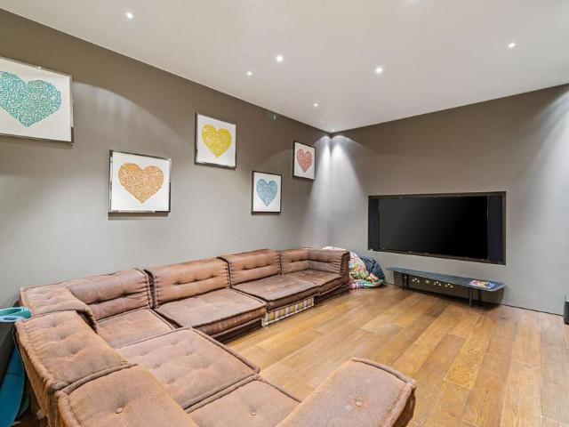 Beautifully arranged four bedroom mews house to rent in Belgravia, SW1X