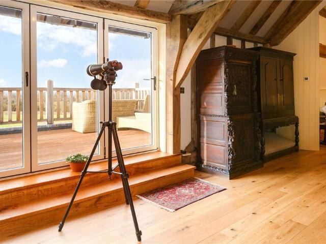 Beautifully converted Oast House near to the village of Brenchley