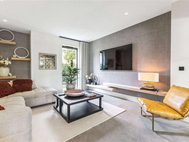 Beautifully designed, four bedroom fully furnished luxury home