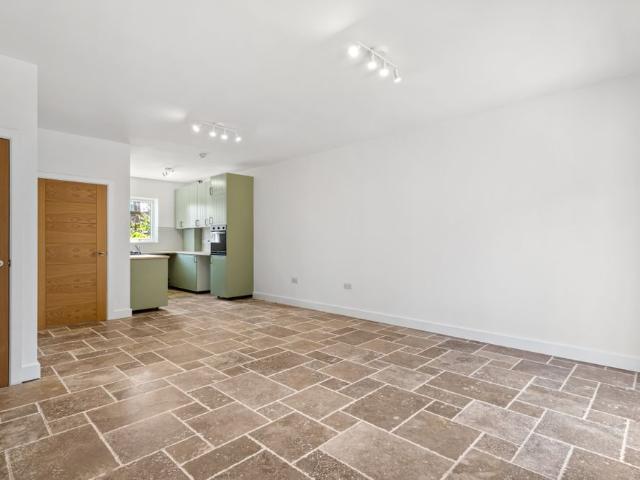 Beautifully Finished 4 Bedroom Semi Detached Home to let Bidford on Avon