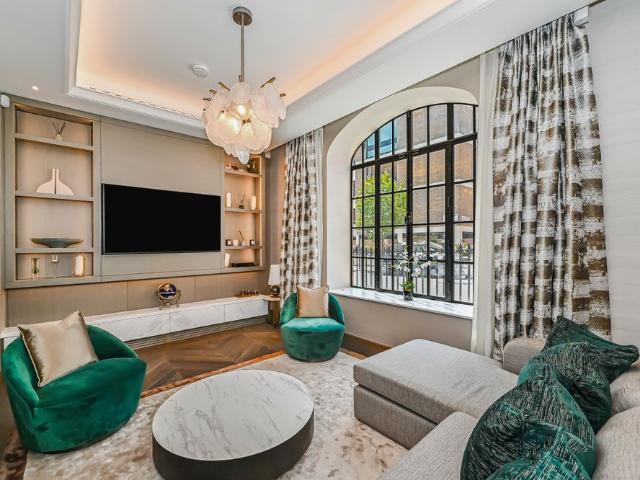 Beautifully Finished Duplex Apartment in Mayfair