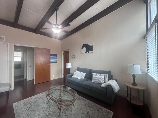 Beautifully FURNISHED 2 Bedroom Cottage with Private Patio