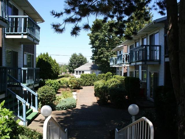 Beautifully Landscaped 1 and 2 bedroom apartments 2 Bedroom Apartment for Rent at 1712 E Fourth Plain Blvd, Vancouver, WA 98661 Rose Village