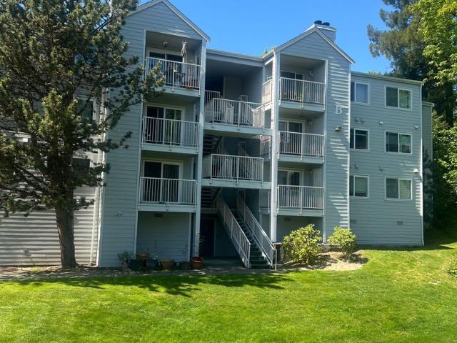 Beautifully Maintained condo Renton!