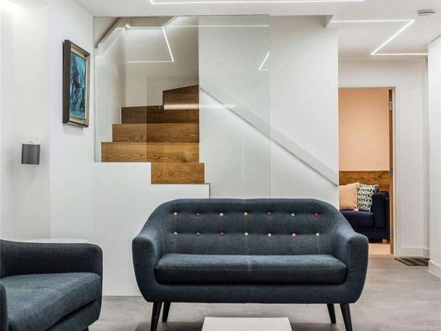 Beautifully modern three bedroom house in the centre of Ealing