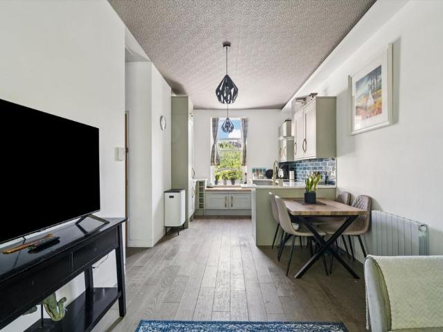 Beautifully presented 3 bedroom apartment on Caledonia Road, N1