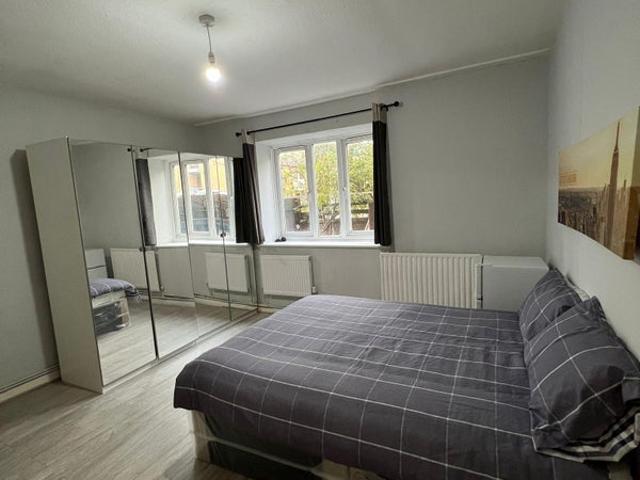 Beautifully presented 3 bedroom flat in NW10