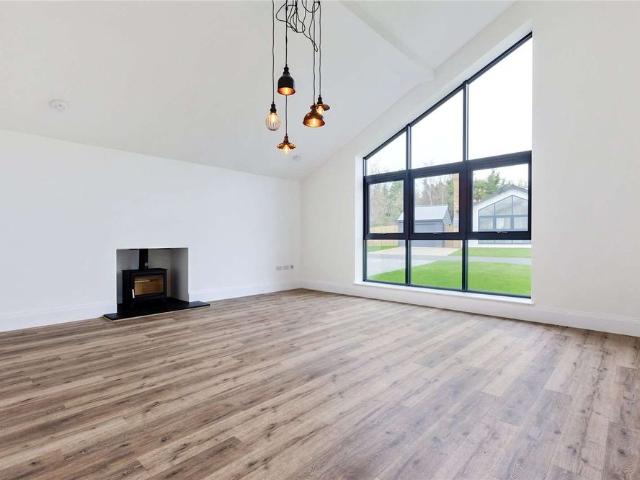 Beautifully presented four double bedroom, single storey home located on the outskirts of Staplehurst