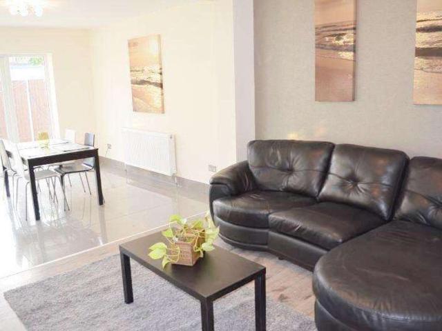 Beautifully Presented House Share Room 2