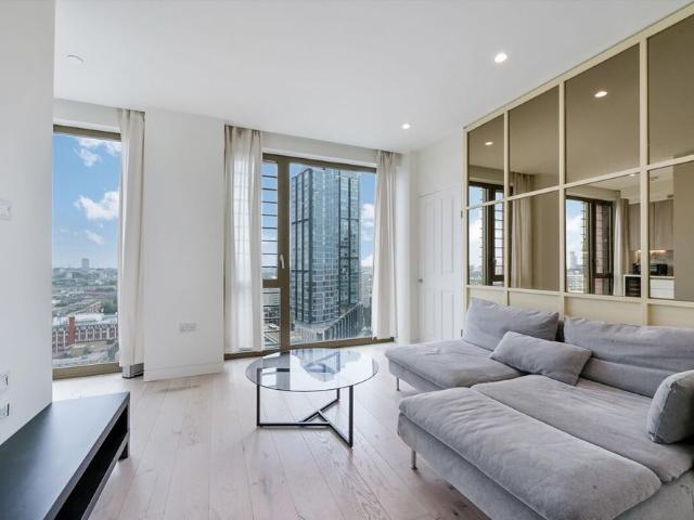 Beautifully presented one bedroom apartment in The Arc, EC1V