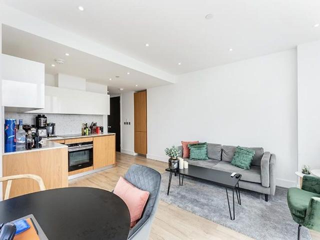 Beautifully presented one bedroom apartment to rent in Perilla House, E1