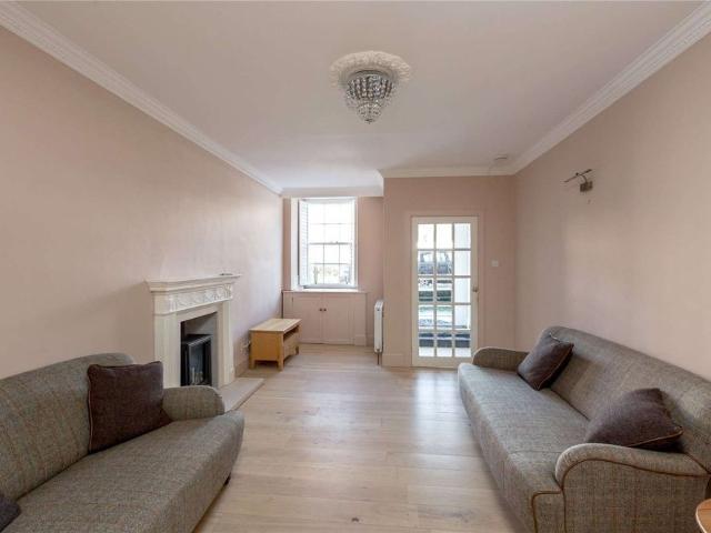 Beautifully presented, one bedroom main door property in the heart of the New Town