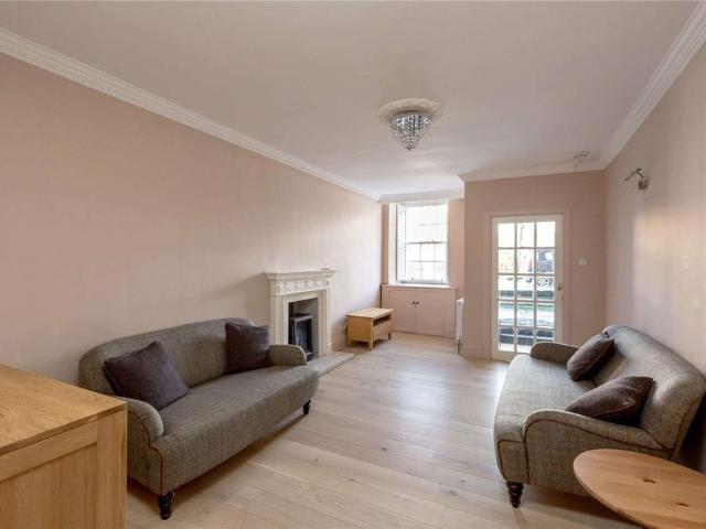 Beautifully presented, one bedroom main door property in the heart of the New Town