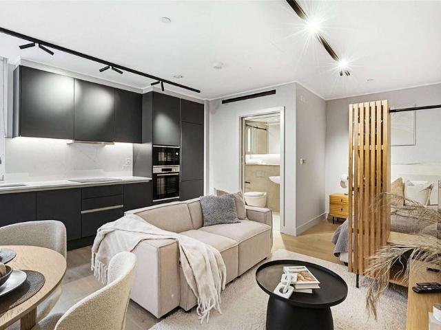 Beautifully presented studio apartment set within a charming and discreet mews
