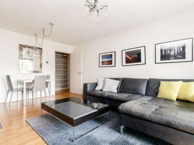 Beautifully presented two bedroom apartment in a great location
