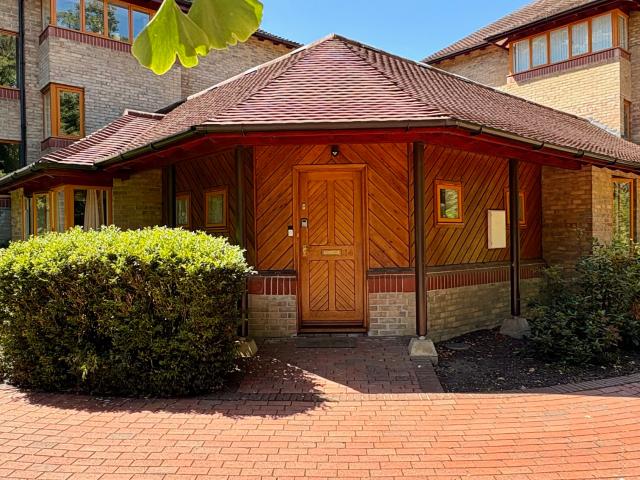 Beautifully Presented Two Bedroom Flat to Let near Botanical Gardens, Cambridge