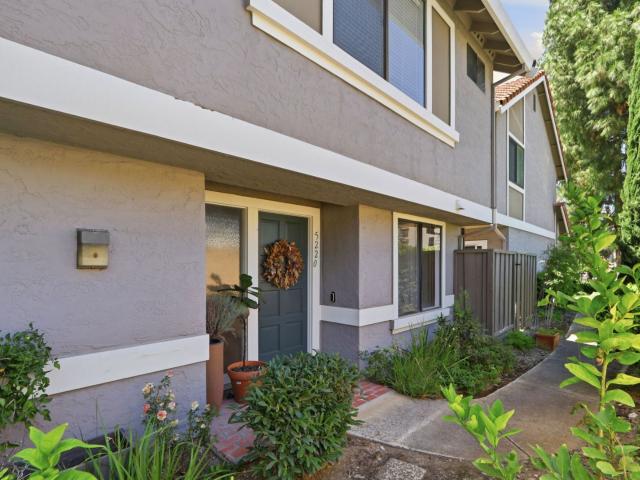 Beautifully Remodeled 3BD Townhome | Multi Zone A/C | Private Patio