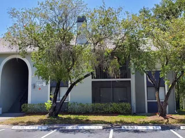Beautifully Remodeled 2 Bedroom, 2 Bath Condo! 13303 Whisperi.