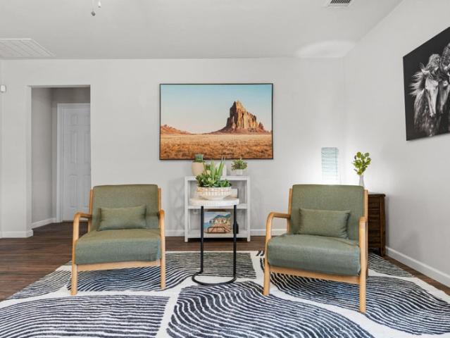 Beautifully remodeled Converse house in peaceful