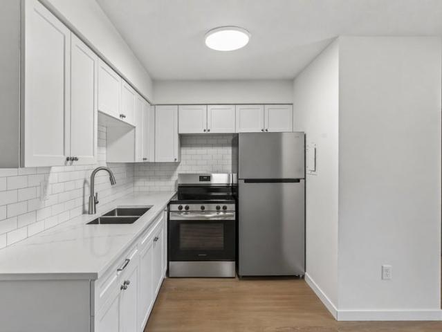 Beautifully Remodeled One Bedroom Apartment | Long