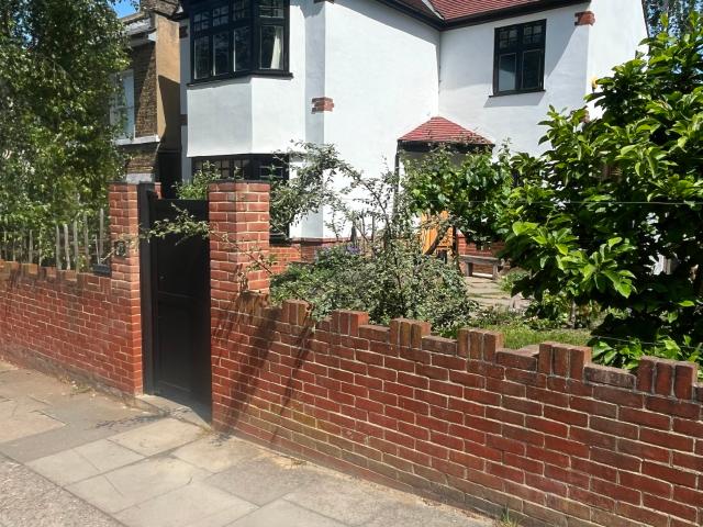 Beautifully Renovated 1930s Family Home Overlooking Nunhead Cemetery — Zone 2 London
