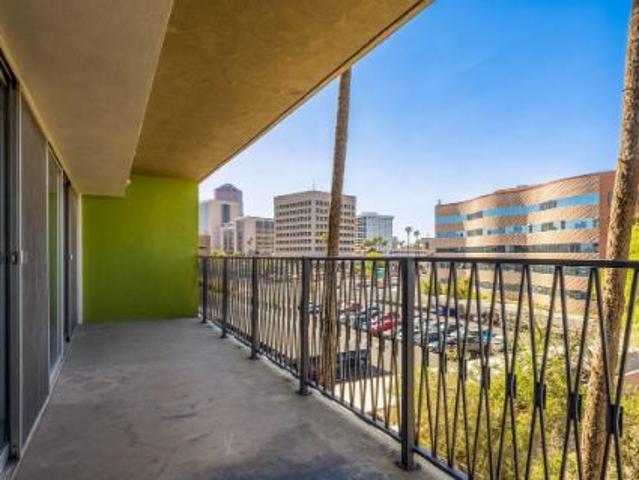 beautifully renovated 1 bed bath condo