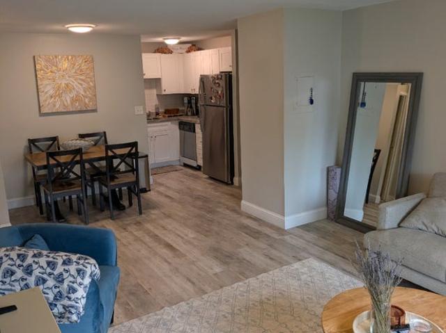 Beautifully Renovated 2 Bed / 1 Bath Apartment