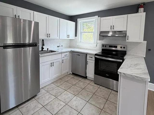Beautifully Renovated 2 Bedroom, 1 Bath Apartment
