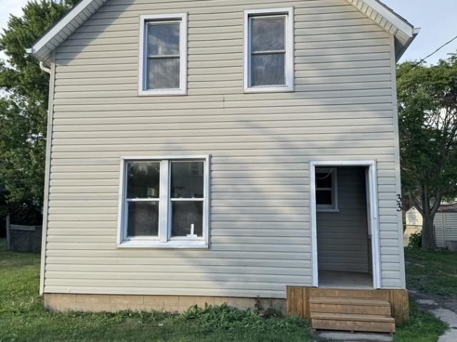 beautifully renovated home in charming Wallaceburg