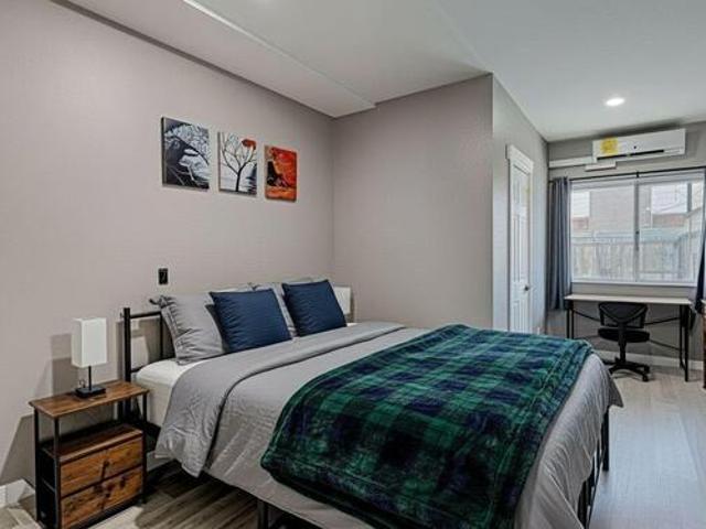 Beautifully Renovated Home in East Ridge Ptarmigan Park, 1 mile to Iliff train & 225 Highway