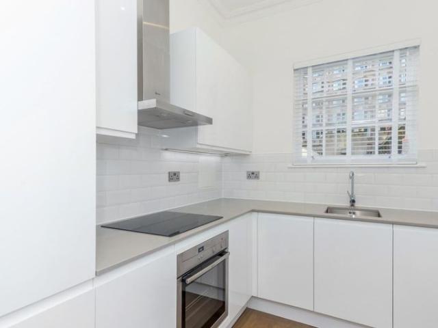 Beautifully refurbished two bedroom apartment with an outstanding specification in a central location on Queen Square