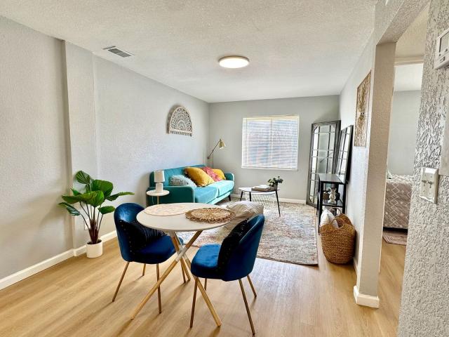Beautifully Rehabbed 1 Bed/1 Bath Apartment Modern Upgrades & Pet Friendly!