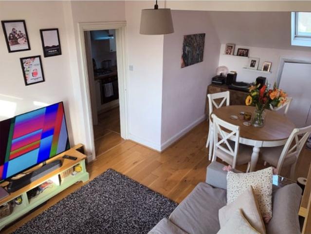 Beautifully situated 1 bed split level apartment