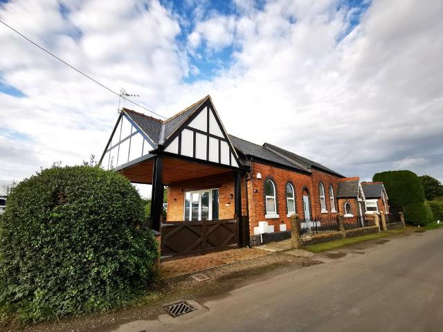 Beauty Bank, Northwich, CW8 3 bed detached house to rent £1,850 pcm £427 pw
