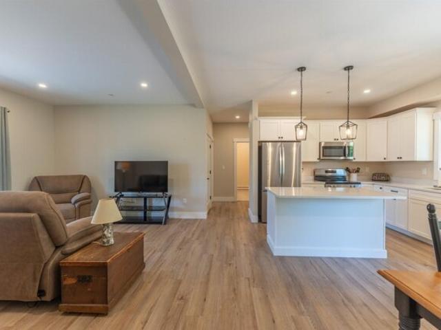 Beaver Brook Way Unit B, Pelham, Condo For Sale