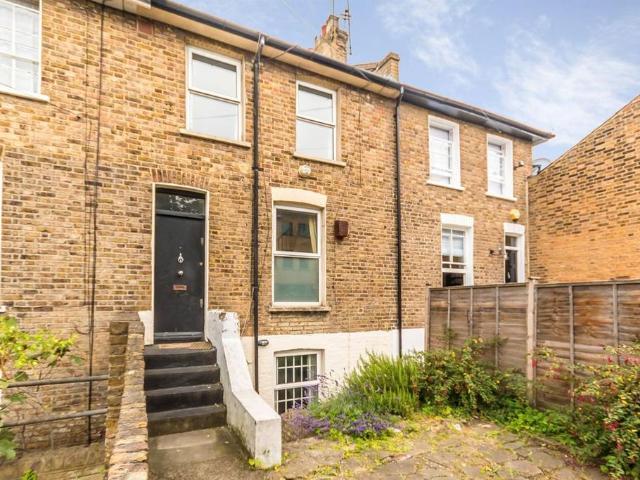 Beavor Grove, London W6 2 bed house to rent £2,800 pcm £646 pw