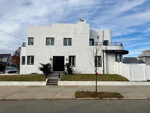 Beach Th St, Queens, Home For Sale