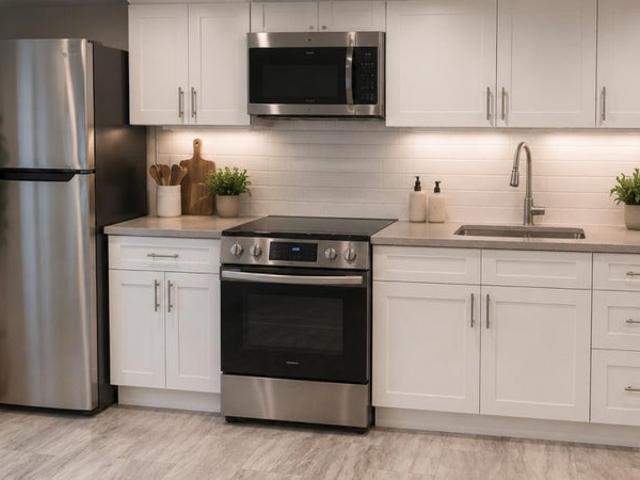 Beach Town Private Bedroom Near Rockaway Beach –