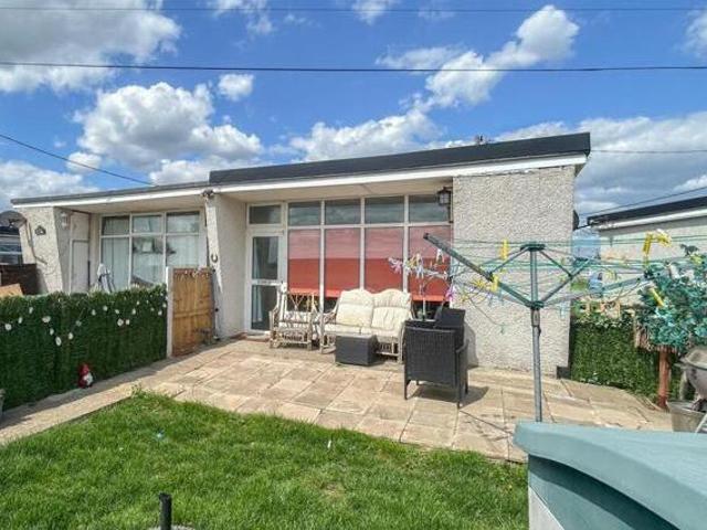 Beach Approach, Seawick, 2 Bedroom Chalet