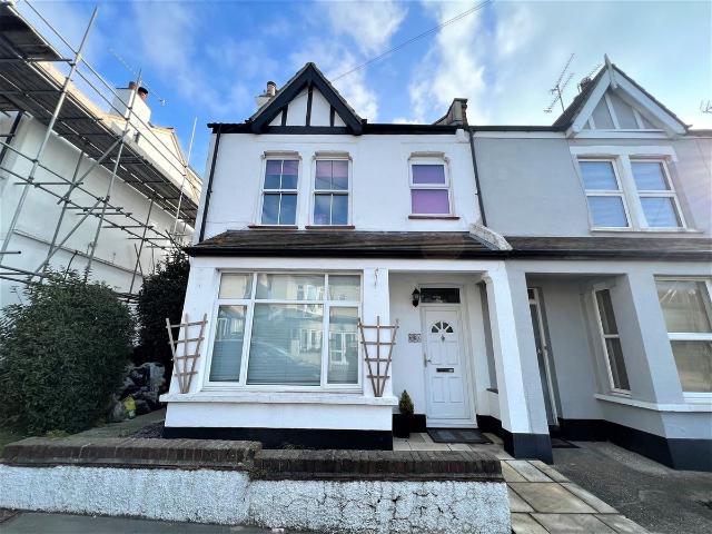 Beach Avenue, Leigh On Sea SS9, 1 bed flat to rent, £1,100 pcm | PrimeLocation
