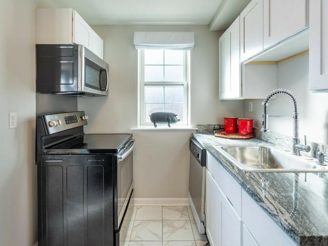 Beach Club Detroit 2 Bedroom Apartment for Rent at 7700 E Jefferson Ave, Detroit, MI 48214