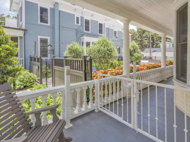 Beach Flats — Hyde Park, Tampa 2 Bedroom Apartment for Rent at 210 W Hyde Park Pl, Tampa, FL 33606 Hyde Park North