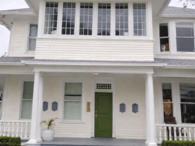 Beach Flats — Hyde Park, Tampa Studio Apartment for Rent at 210 W Hyde Park Pl, Tampa, FL 33606 Hyde Park North