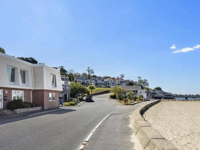 Beach home w direct ferry toBoston